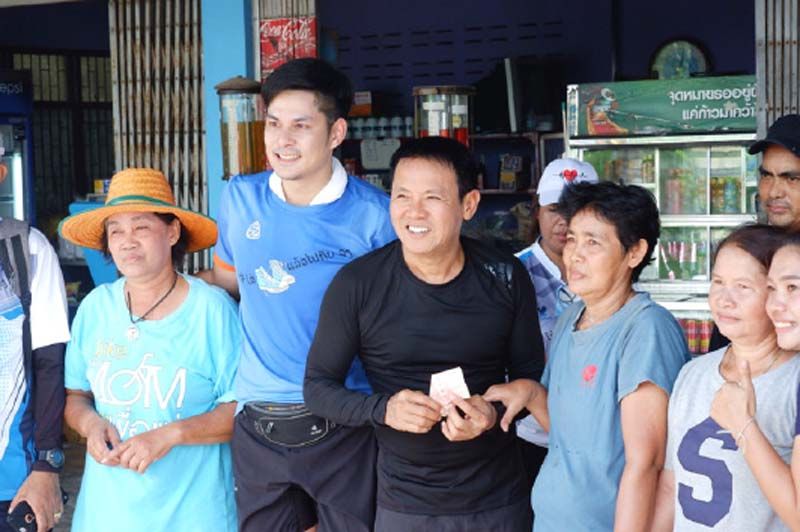 บันเทิง - ‘จตุรงค์-ไม้’ วิ่งระดมทุน ช่วยพี่น้องลาว