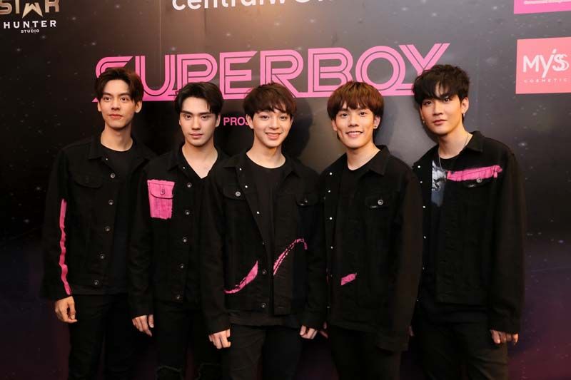 บันเทิง - ห้างแตก! หนุ่มหล่อแห่ออดิชั่นสุดท้าย ‘Superboy Project’ พร้อมโชว์พิเศษจาก 5 หนุ่ม SBFIVE
