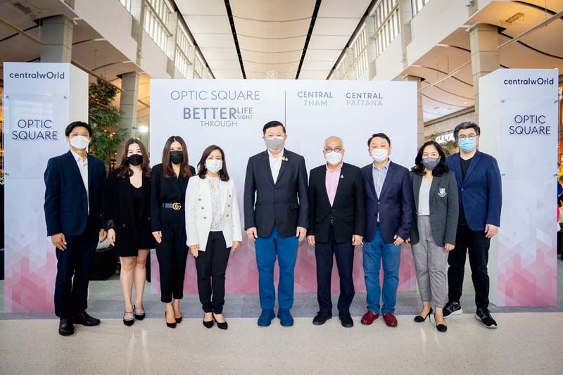 ผู้หญิง - เซ็นทรัลพัฒนา จับมือ OPTIC SQUARE วัดสายตาและตัดแว่นตาให้กับ ...